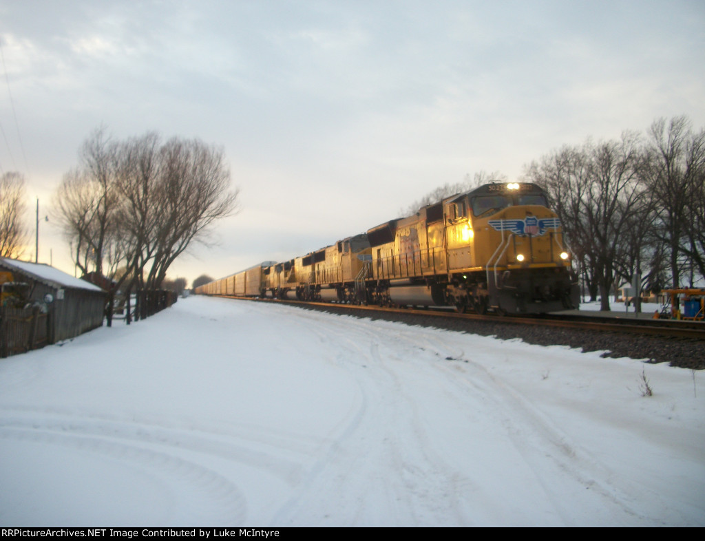 UP 5027 eastbound UP intermodal train